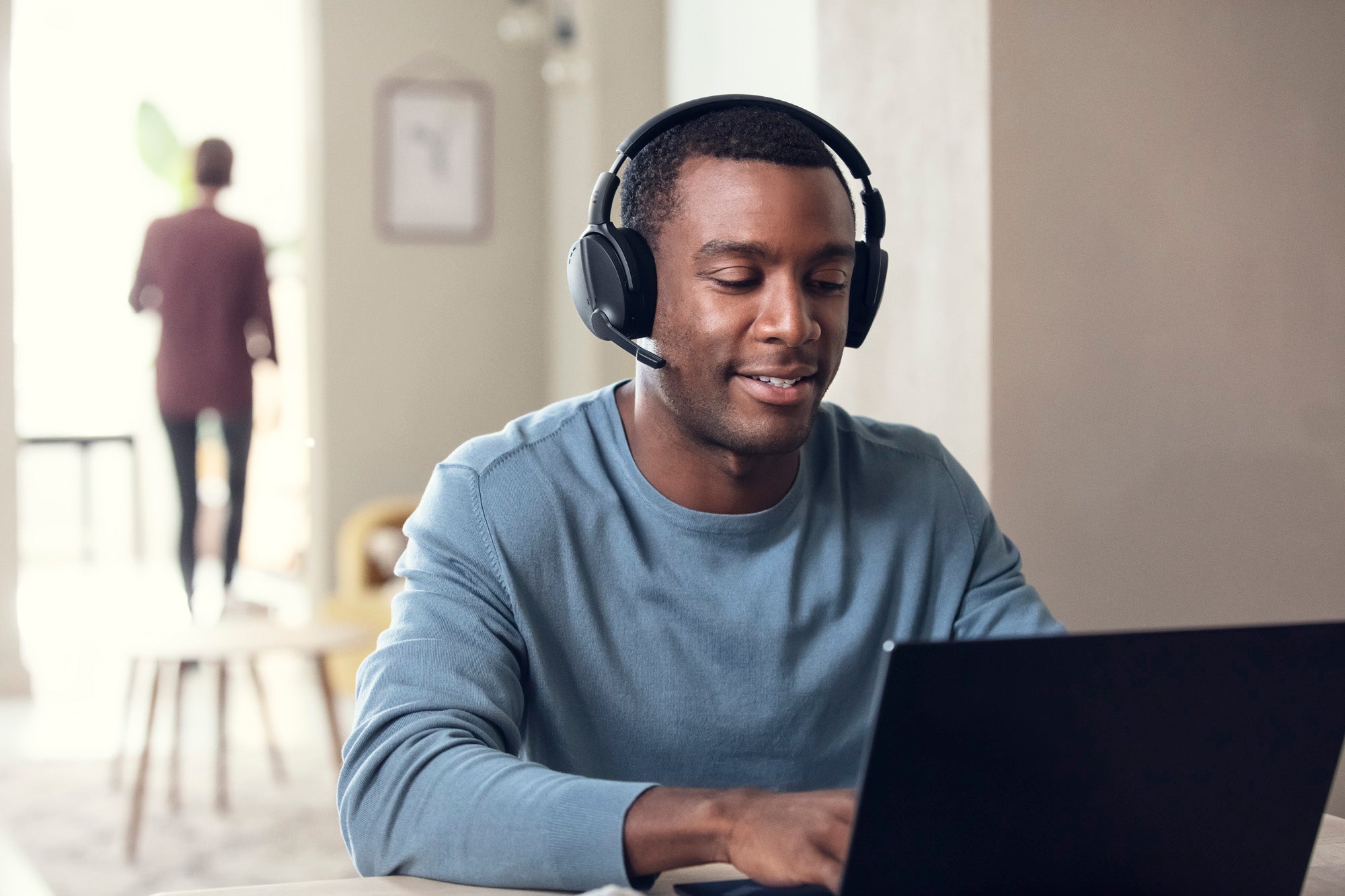 EPOS introduces ADAPT 560 headset for office professionals on the go ...